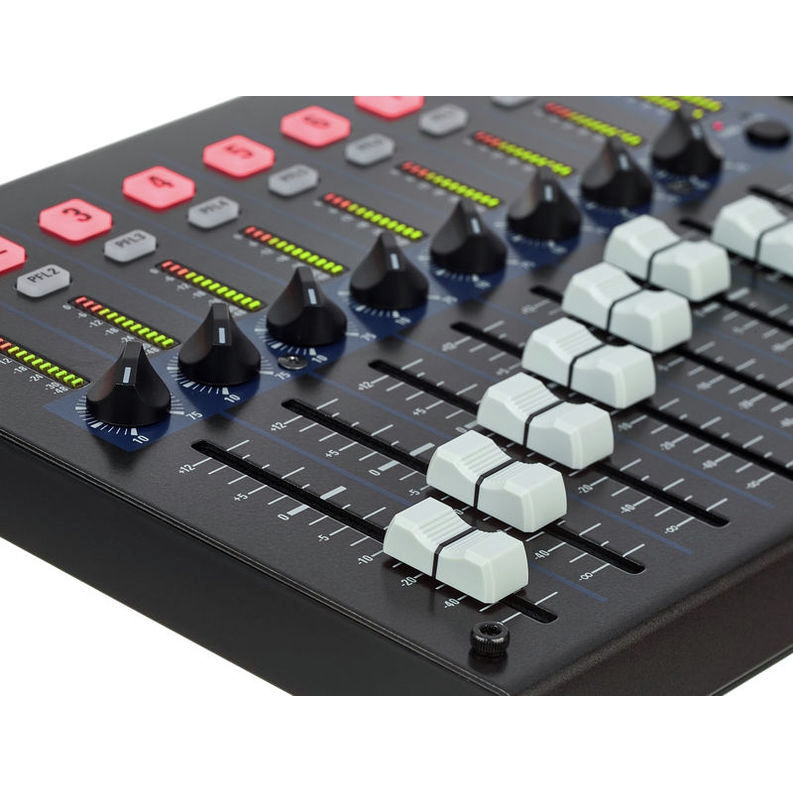 Zoom F-Control FRC-8 Mixing Surface | doremusic